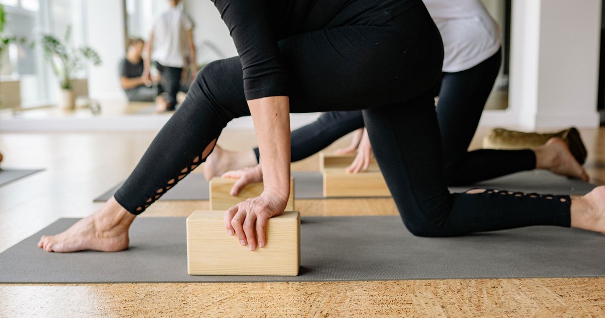 The Lowdown on Yoga Props and how to Incorporate Them - Momoyoga